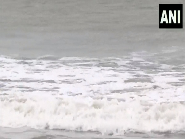 Cyclone Biparjoy: Rough sea waves seen in Mumbai, high tides expected ...