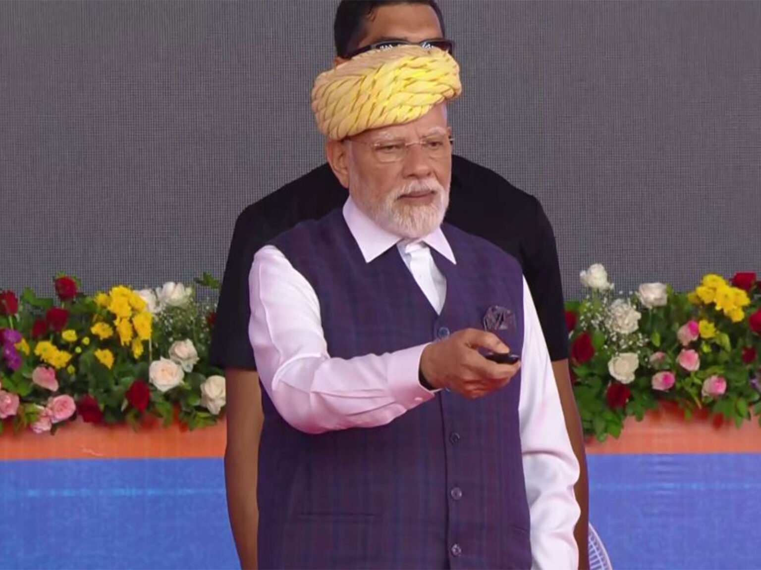 PM Modi inaugurates, lays foundation stone for Rs 34,200 crore ...